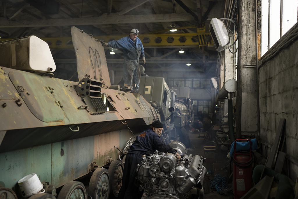Russian forces make renewed push to take eastern Ukraine towns with ...